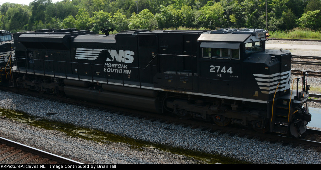 NS 2744
